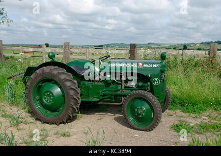 Der 1954 im Musée Maurice Dufresne ausgestellte Traktor Ferguson TEA 20 ...