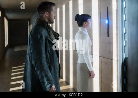 BLADE RUNNER 2049, von links: Krista Kosonen, Ryan Gosling, Mackenzie ...