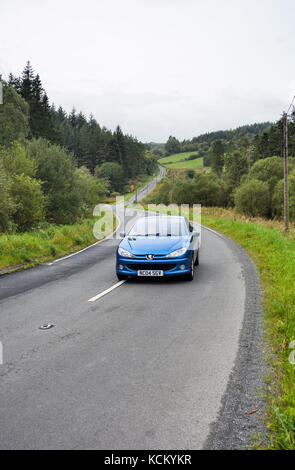 Die B 5105 Straße durch Clocaenog Wald laufen und Rhuthun Cerrig y ...