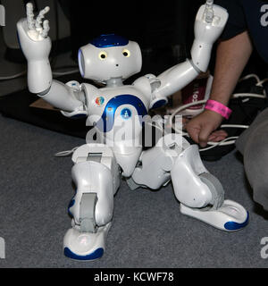 NAO eine autonome, programmierbare humanoider Roboter von Aldebaran ...