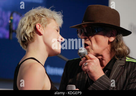 Udo Lindenberg führt mit Ina bredehorn live auf der Frankfurter ...