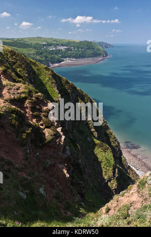 Blick von Butter Hill entlang der Küste von North Devon Richtung Lynton ...