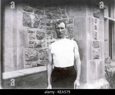 Thomas Hicks, Gewinner des Marathon, sitzen in einem offenen Wagen ...