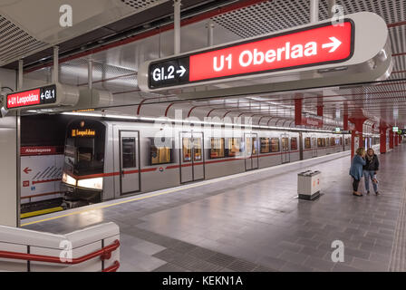 Wien, U-Bahn-Linie U1, Station Neulaa Stockfotografie - Alamy