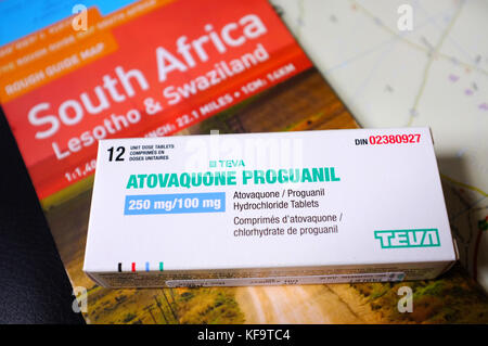 Ein Paket von Malaria Tabletten auf der Oberseite aus einer Karte des ...