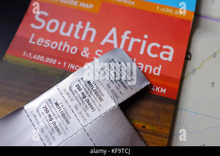 Ein Paket von Malaria Tabletten auf der Oberseite aus einer Karte des ...