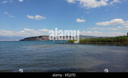 Ohrid See und die Strände rund um den See mit dem Hintergrund Szene von ...