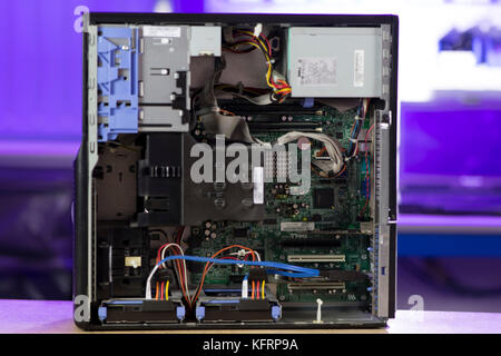 Eine PC Personal Computer tower Innen und interne Bereiche ...