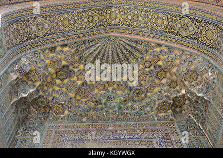 Iwan-Detail. Ulugh Beg, Tilya-Kori und Sher-Dor Madrasah, islamische ...