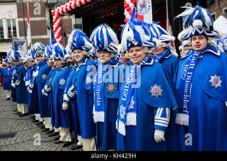 Die deutsche Karnevalssaison beginnt traditionell mit dem Hoppeditz Erwachen am 11. November in ...