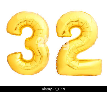 Goldene Zahl 32 (Nummer 32) auf weißem Hintergrund mit Schlagschatten ...