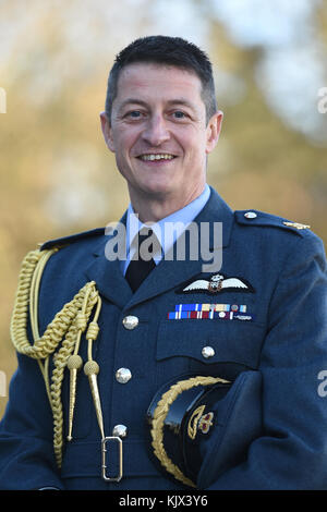 Gruppenkapitän Ian Townsend, Stationskommandant der RAF Marham in ...