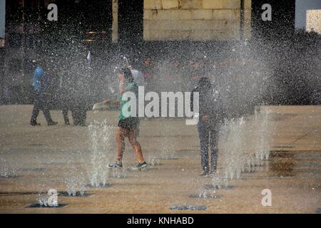 Menschen Baden in The Fountain of Youth, einer heißen Quelle im Park ...