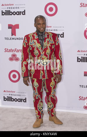 MIAMI, FL - 30. April: Coreon-Du kommt an 2015 Billboard Latin Music ...