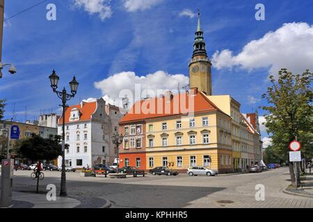 Stadt und Turm in Brieg, Woiwodschaft Oppeln, Polen Stockfotografie - Alamy