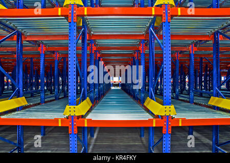 Lager-Regale, Metall, Lagerung, Paletten Regalsysteme Stockfoto, Bild ...