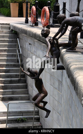Die erste Generation-Skulptur von Chong Fah Cheong auf dem Singapore ...