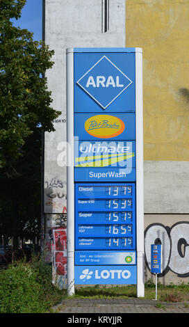 Aral-Tankstelle mit Benzin Super 95 Stockfoto, Bild: 39536826 - Alamy