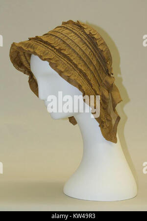 Diese Haube aus der Sammlung des Metropolitan Museum of Art stellt ein ...