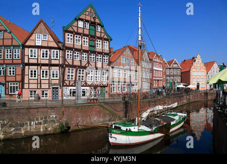 Ewer WILLI in den historischen Hafen, Stade, Altes Land, Niedersachsen ...