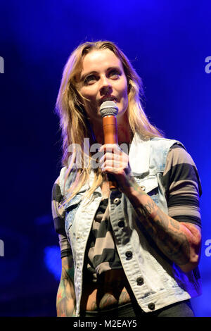 Die Band Jennifer Rostock (mit Saengerin Jennifer Weist) bei ihrem ...