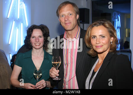 Gerhard Delling mit Frau Isabelle und Tochter Jill bei der Premiere der ...