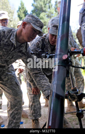 US Army Staff Sgt. Jesus Valencia, von der 270th Military Police ...