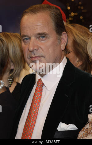 Enno Freiherr von Ruffin, mit Ehefrau Sängerin Vicky Leandros auf Gut ...