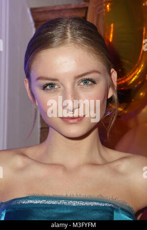 Julia Wulf (GNTM Kandidatin Staffel 11) mit Katharina Wandrowsky (GNTM ...