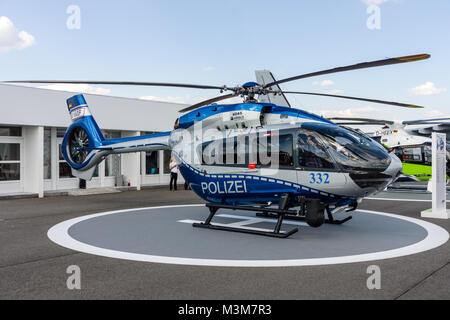 Mittlerer Transporthubschrauber Airbus Hubschrauber H145 von der ...