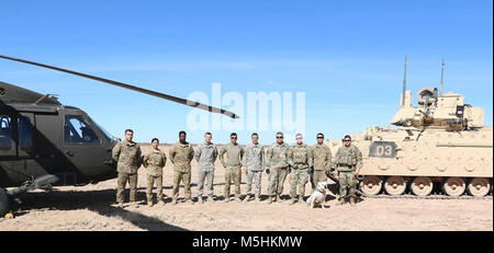 Soldaten der 501. Brigade Support Battalion tragen einen "verletzten ...