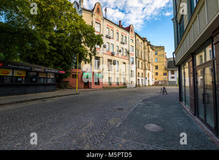 Uschhorod, Ukraine - May 11, 2017: Straßen der Altstadt auf ...