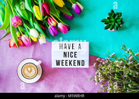 Schönes Wochenende text auf Blumenwiese Stockfotografie - Alamy
