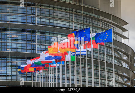 Fahnen vor dem EU-Parlament in Straßburg Stockfoto, Bild: 49147343 - Alamy