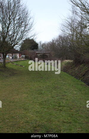 Alte Henstridge Eisenbahnbrücke, Züge auf dem Somerset und Dorset Zeile ...