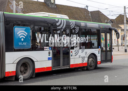 Local Bus der BOGESTRA, Bochum-Gelsenkirchen Straßenbahnen AG, vor dem ...
