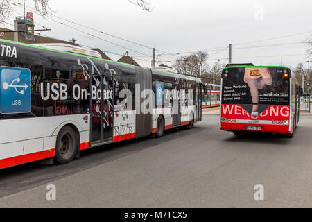 Local Bus der BOGESTRA, Bochum-Gelsenkirchen Straßenbahnen AG, vor dem ...