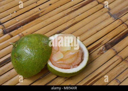 Organische pomelo oder thailändische Pampelmuse zum Verkauf an Markt ...