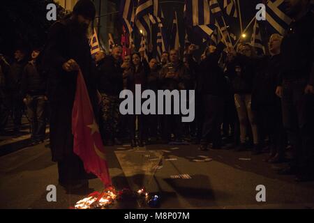 Mitglieder der Griechischen ultranationalistischen, rechtsextremen ...