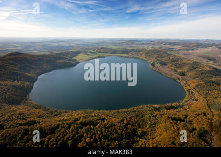 Luftaufnahme von Maria Laach Abbey, Laacher See, Laacher See, Region ...