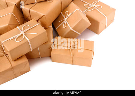 Pakete mit Papier umwickelt, mit string und mit leeren Label gebunden ...