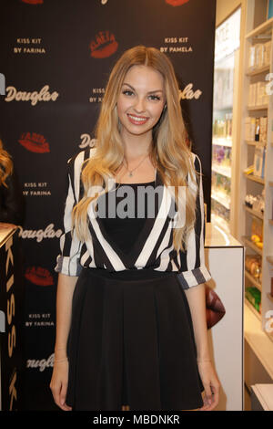 Kits bei Douglas in Hamburg Kiss, 10.03.2018 Mit: Pamela Reif (@ Pamela ...