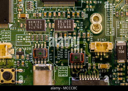 Elektronische Bauteile und Silizium Mikro-Chip integrierten Schaltkreis ...