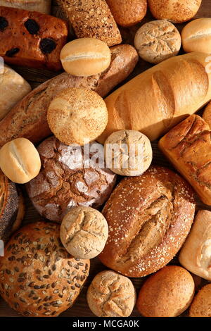 Brot und Brötchen sind viele Arten von Brot, Geschmacksrichtungen und ...