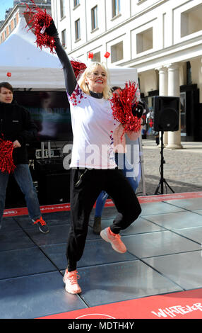 Kimberly Wyatt und Louis Spence führen einen Tanz Schlacht zur ...