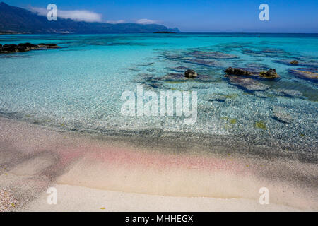 Elafonisi Strand, der erstaunliche rosa Strand von Kreta, der als einer ...