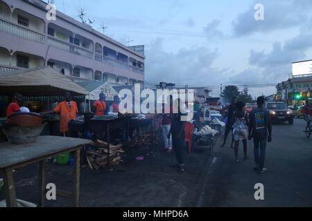 In Côte d'Ivoire, am cococdy Angre Terminus 81/82 haben wir einen ...