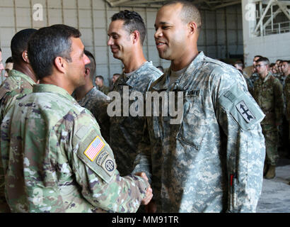 Col John Haas, Kommandant der 53rd Infantry Brigade Combat Team und ...