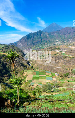 Das Hochland von Guatemala, in der Nähe der Stadt Quetzaltenango - Xela ...