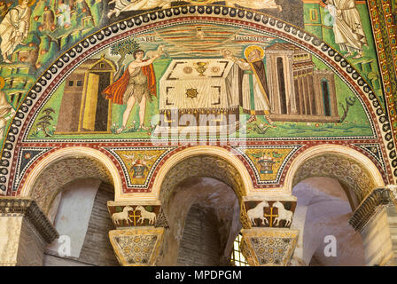 Italien. Ravenna. San Vitale. Byzantinische römischen Mosaiken. Kaiserin Theodora und die Gruppe ...
